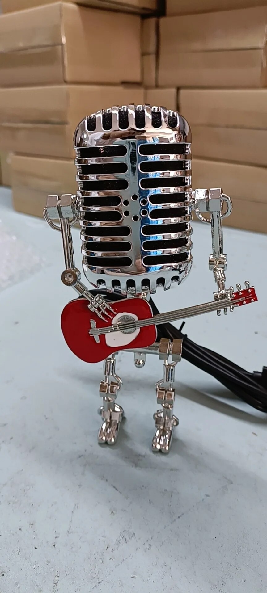 BowLift | Decorative Microphone Robot Lamp with Guitar – Max